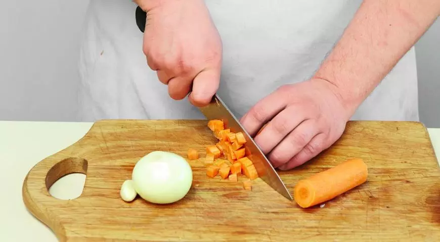 Stock Photo Kochen Rezept: Gemüsesuppe mit flacher Paste, Schrittnummer 3