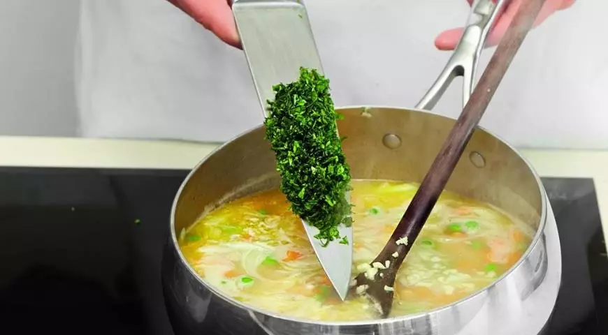 Stock Photo Kochen Rezept: Gemüsesuppe mit flacher Paste, Schritt Nummer 6