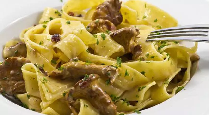 Fettuccine avec champignons blancs