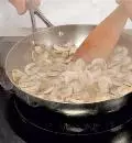 Foto della preparazione della ricetta: strudel con funghi e asparagi, gradino numero 3