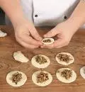 Stock Foto Cooking Recipe: dumplings na may repolyo, mushroom at cracker, step number 5