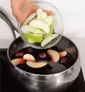Fotografie Varenie Recept: Mullované víno s jablkami a bobuľou, krok číslo 2