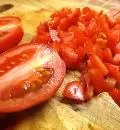 Pre omáčku jemne rezané paradajky