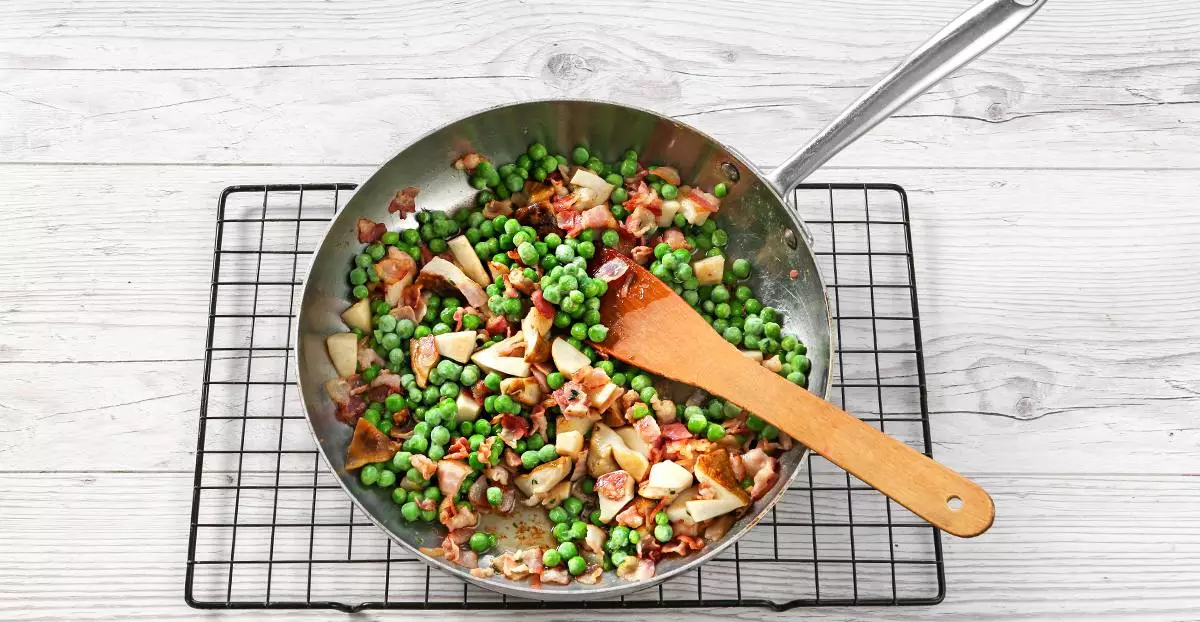 Photo Cuisson Recette: Spirales avec champignons blancs, bacon et pois verts, étape numéro 2