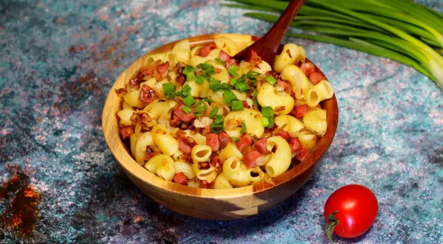 Recepta de cuina fotogràfica: pasta amb salsitxes i cebes, pas número 6