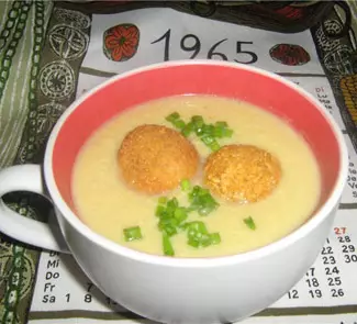 Vegetabilsk creme suppe med kartoffelkugler