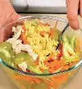 Cuntada karinta sawirka: salad baastada oo leh digaag iyo canabka, tallaabada caadiga ah 5