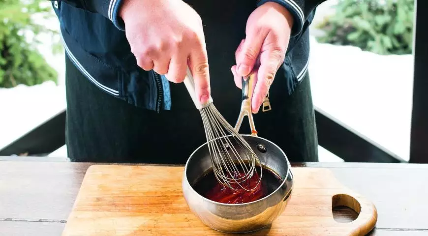 Stock Foto kuhanje recept: Buckhenin roštilj, korak 1