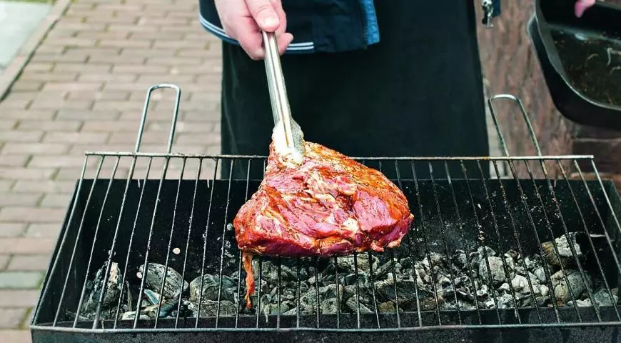 Grianghraf de Ullmhú an Oideas: Barbeque Buckhenin, Céim uimhir 4