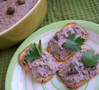 Pate kacang buncis karo jamur lan capers