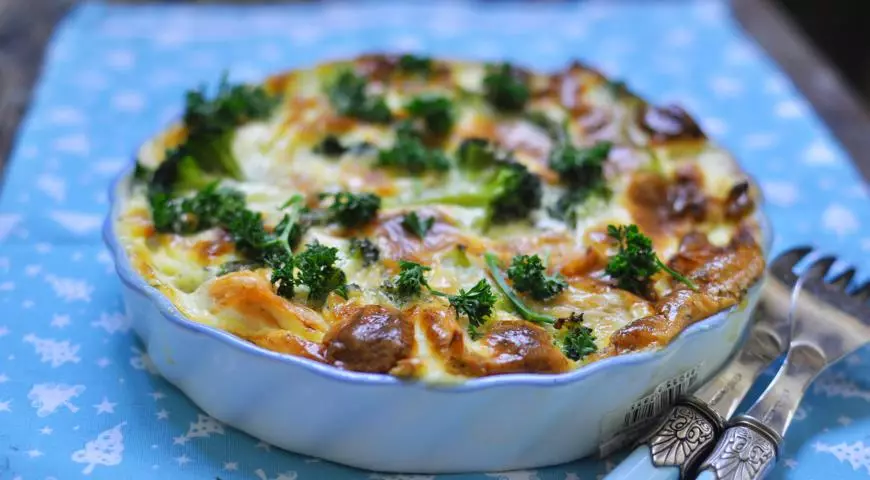 Salmon Casserole, Broccoli နှင့် Creamy Sauce အတွက်ဂေါ်ဖီစ်နှင့်ကညွတ်