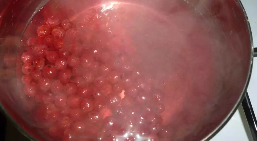 Similarly, boil compote from currant