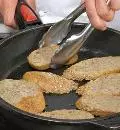 Stock Foto Rețetă de gătit: Burgeri de carne de vită cu arcul, Pasul numărul 5