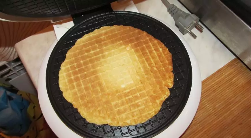 Beki awọn waffles titi ti imurasilẹ