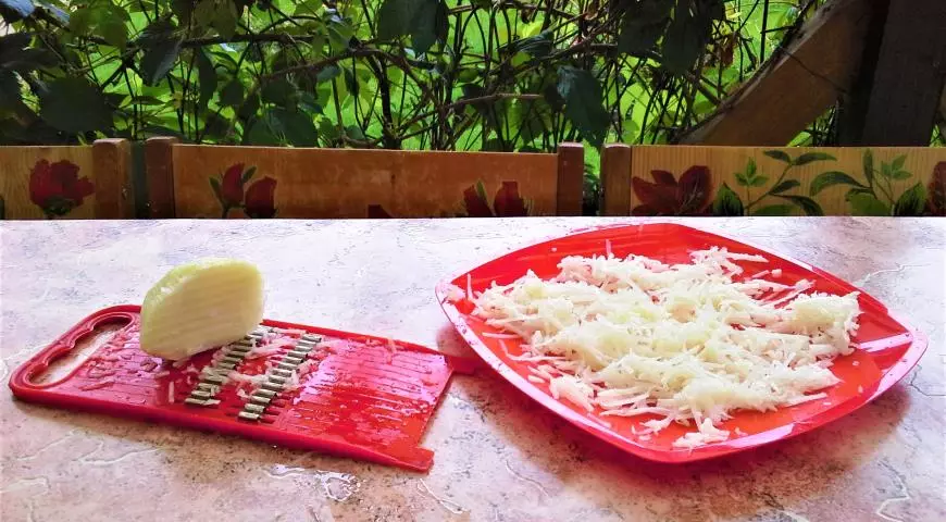 Salad ringan sayur-sayuran mentah