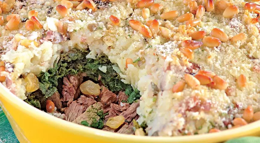 კარტოფილის casserole ერთად ხორცი და spinach