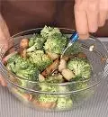 Stock foto dafa abinci girke-girke: marasanje zakki tare da dankali da broccoli, Mataki na 2