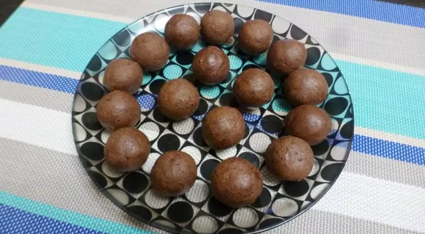 Stock foto Recepta de cuina: caramels de xocolata amb formatge cremós i lavanda, pas número 5