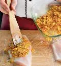 Фото приготування страви: Пікша, запечена в листі цибулі-порею, крок №1