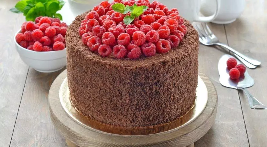 Gâteau au chocolat dans une casserole