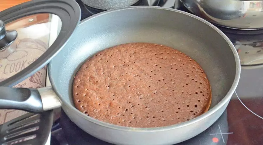 Gâteau au chocolat dans une casserole