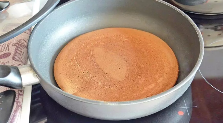 Gâteau au chocolat dans une casserole