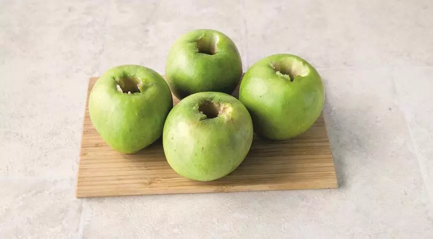 Foto kuhanje recept: pečena jabolka s Syazma in cedre matice, Korak št. 2