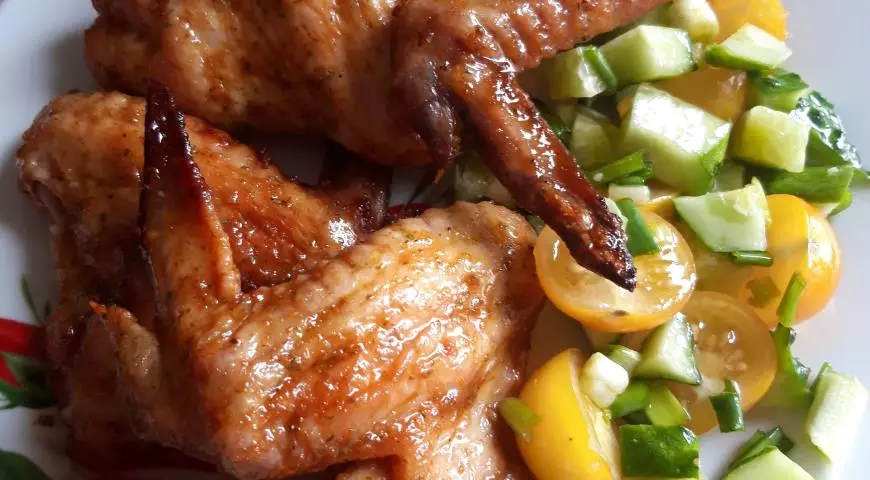 Awọn iyẹ adie ni marinade 3