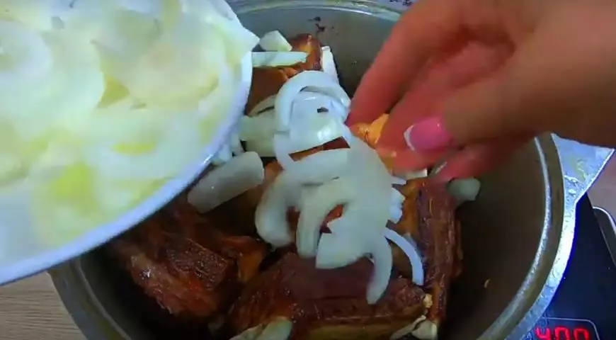 Lager foto matlaging oppskrift: biff ribbeina med poteter i Kazan, trinn nummer 7