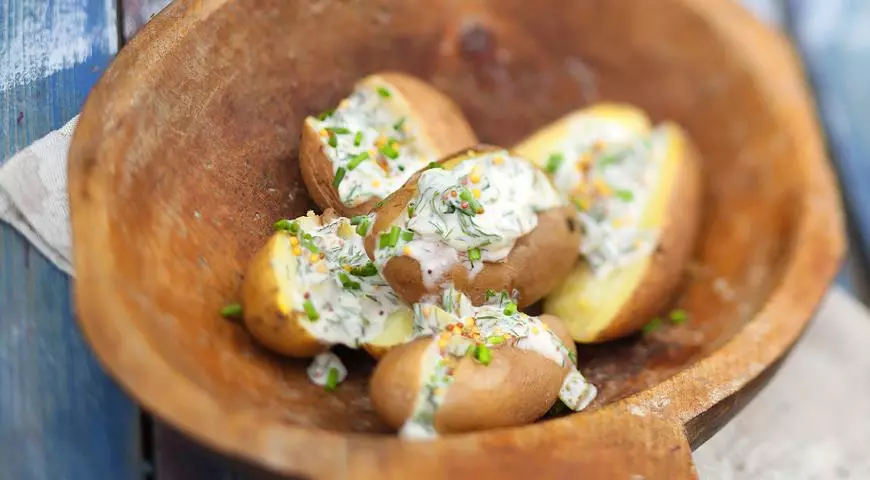 Varm potet snack med yoghurt saus