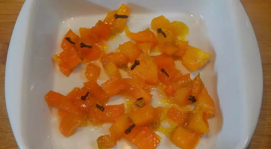 Sprinkle pumpkin with cloves