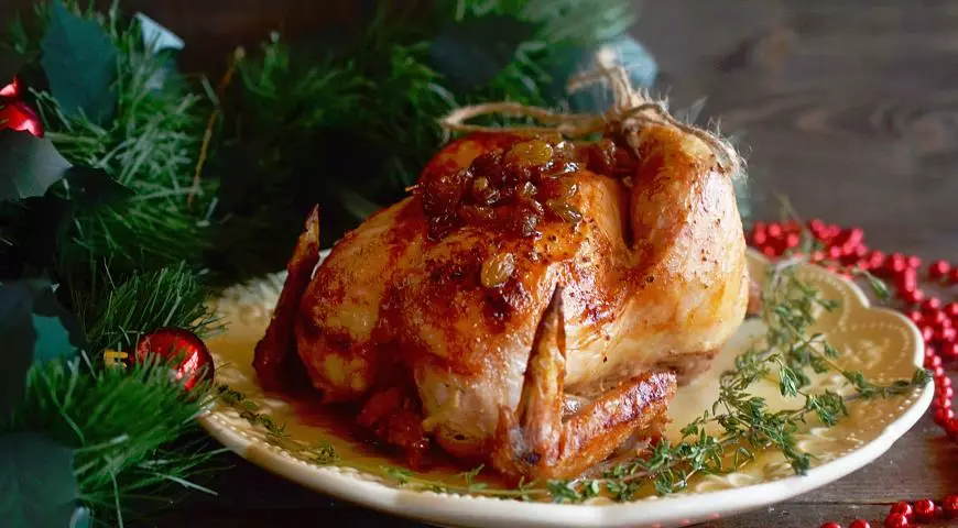 Pečen piščanec z medom in rozinami