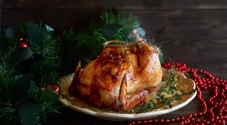Recept pečenega piščanca z medom in rozinami
