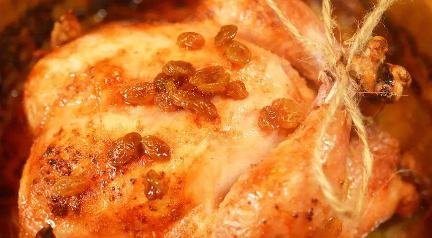 Zalivanje piščančje omake in pečemo še 10 minut