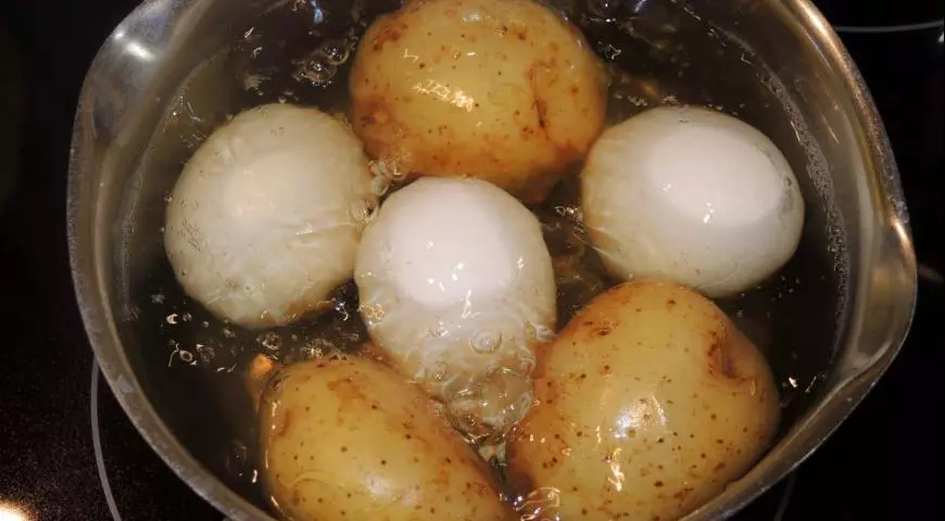 Boil potatoes with turkey salad eggs