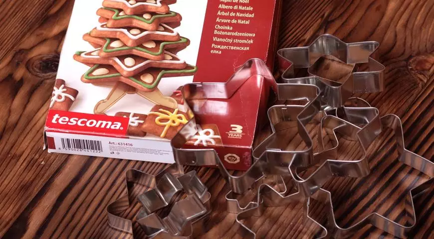 Motong pikeun masak tangkal Natal ti Gingerbread