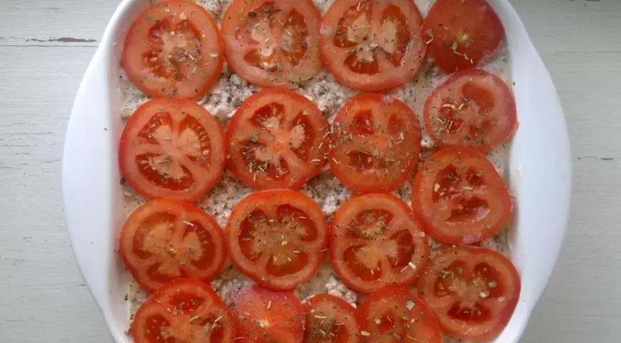 Fond foto bişirmə resepti: kartof və pomidor olan ət güveç, 10 nömrəli addım