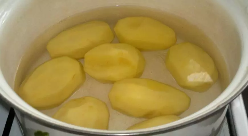 Photo Recept za kuhanje: Mesna kasela sa krompirom i paradajzom, korak br. 1