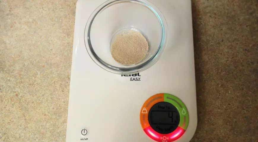 Izmerite kvas, da naredimo rustikalni kruh