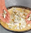 Foto kuhanje recept: pizza z mozzarella, gorgonzola in šunko, stopenjska številka 4