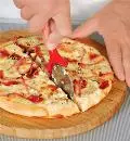 Photo Cooking Recipe: Pizza with Mozzarella, Gorgonzola and Ham, Step No. 6