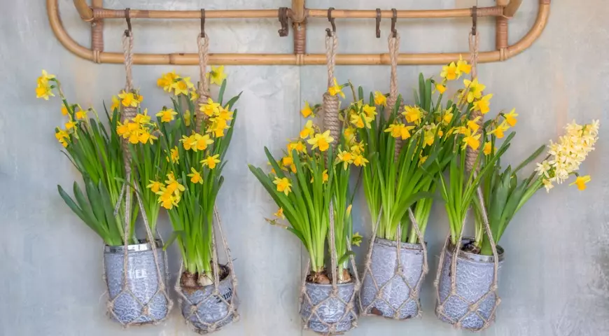 Сервиране: Как да декорирате Великденската маса с цветя 29008_12