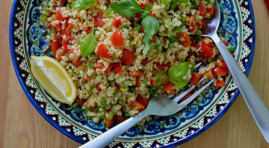 Bulgur ilə Livan Salatı Tabule