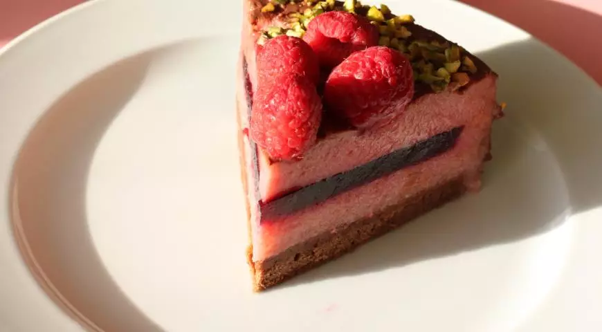 Eu preparo geléia carmesim para bolo de mousse