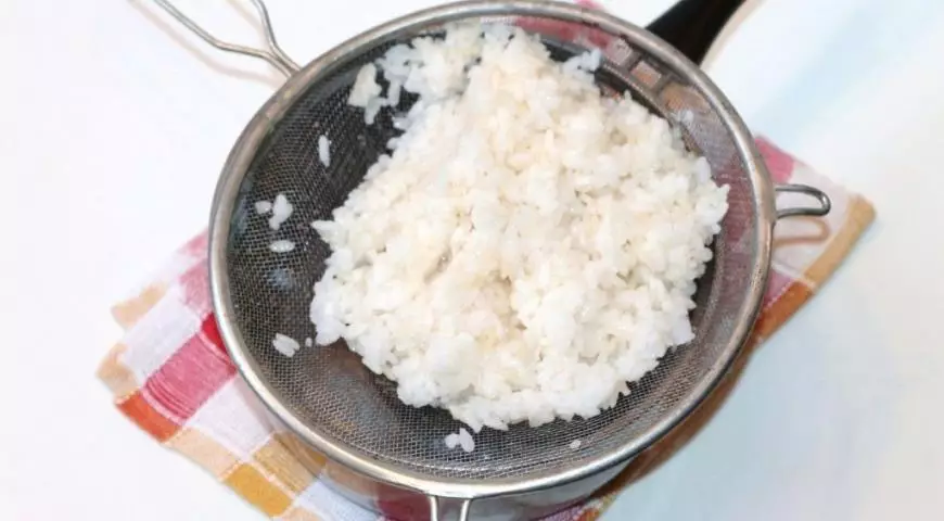 Cocinar el relleno de arroz