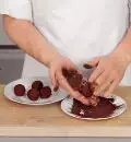 Stock Foto Recette de cuisson: Truffes avec cerise séchée, étape numéro 6