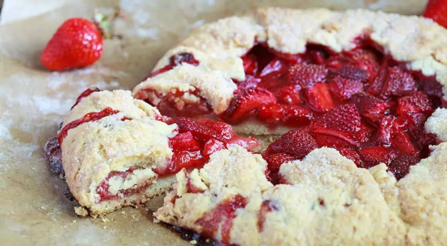 Zucker-Galeere mit Erdbeeren