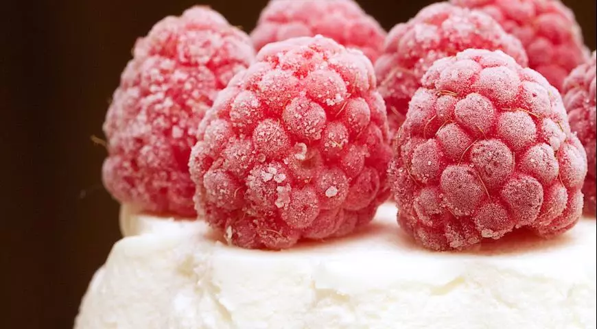 क्रीम सह रास्पबेरी डेझर्ट साठी रेसिपी