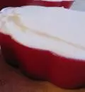 क्रीमयुक्त सोफ्लेवर रास्पबेरी जेली घालणे, आपल्या चव वर मिष्टान्न सजवा