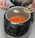 Foto de stock Receta de cocción: capa de pollo sery con zanahorias en una cocina lenta, paso №4